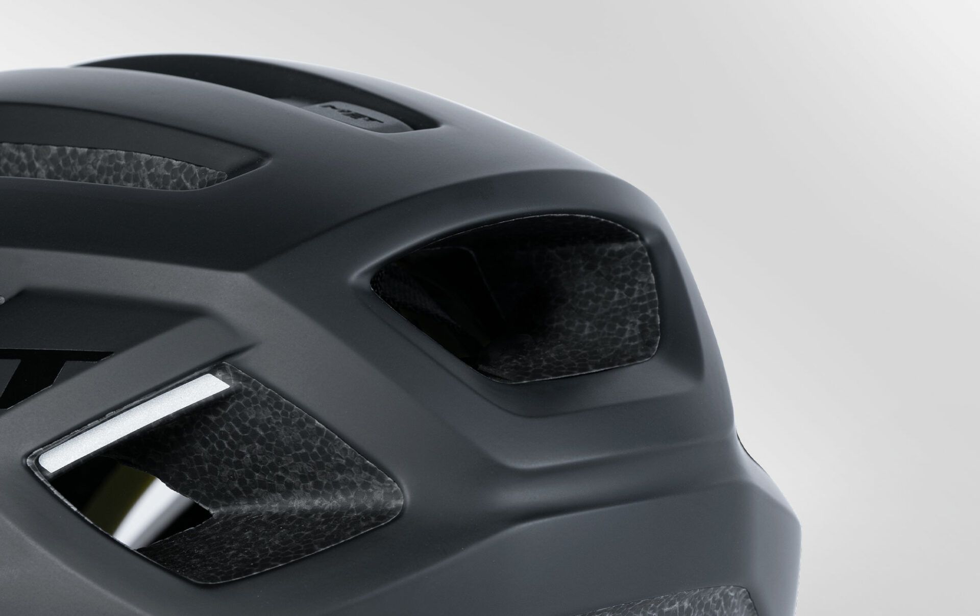 How to install the MET Magnetic USB Led Light | MET Helmets