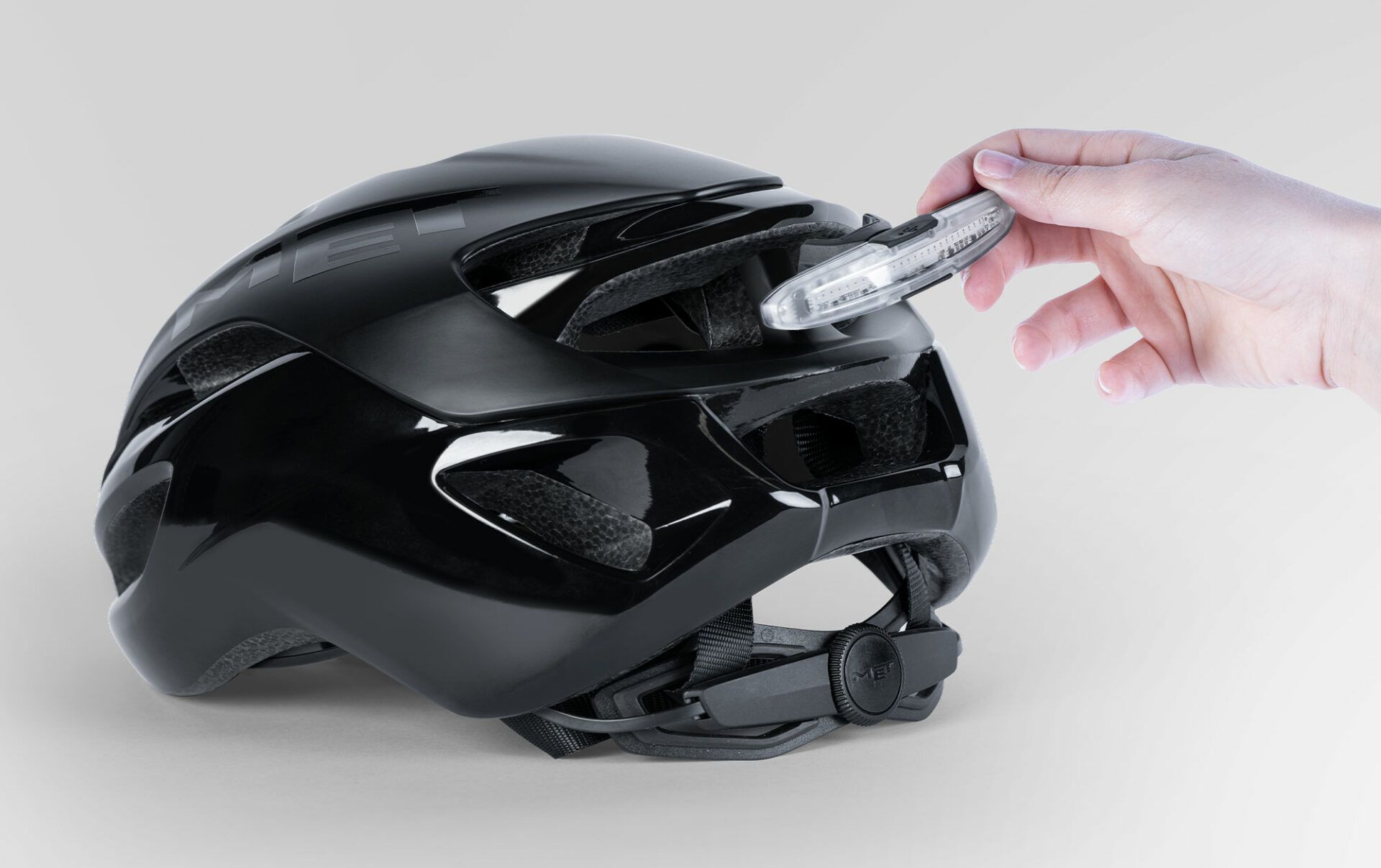 How to install the MET Magnetic USB Led Light | MET Helmets