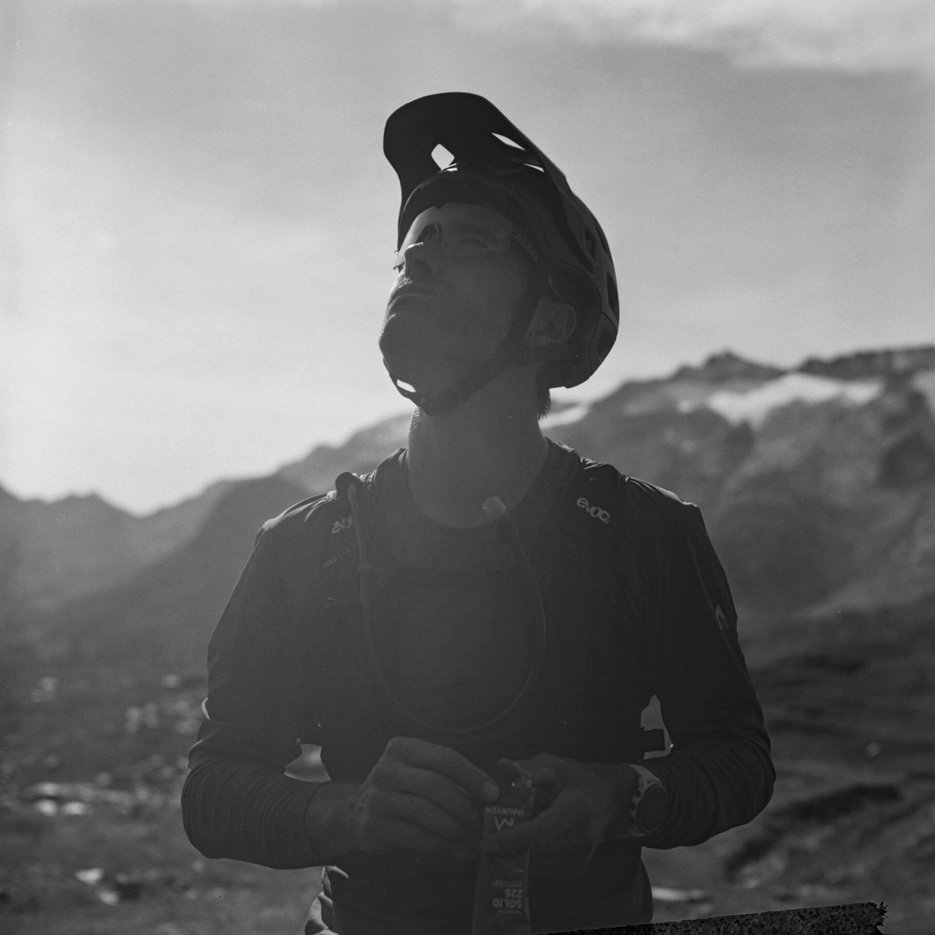 GRAVITATING AROUND THE ANETO | MET Helmets