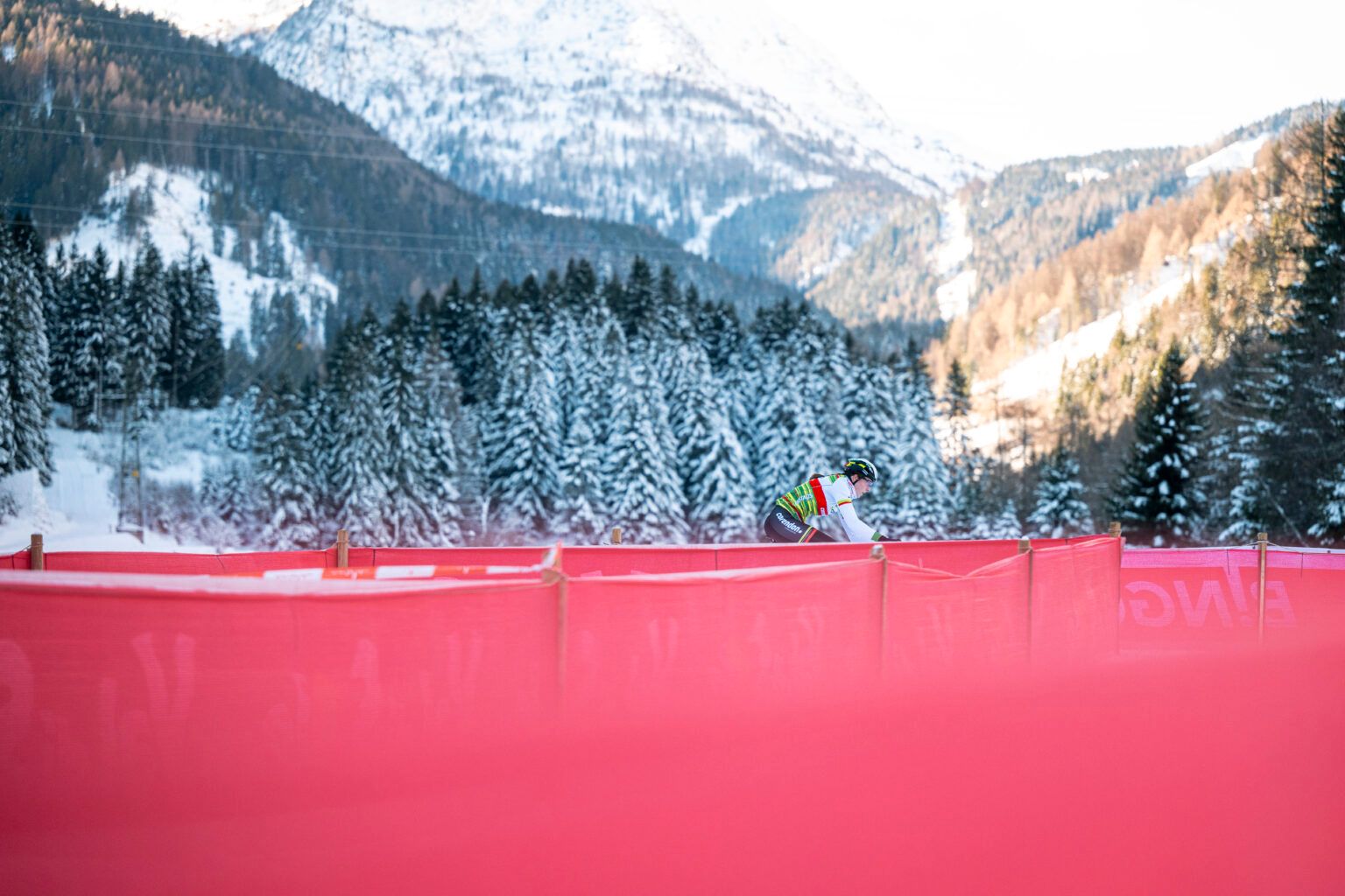 HEATING UP THE SNOW WITH THE CRELAN-CORENDON TEAM | MET Helmets