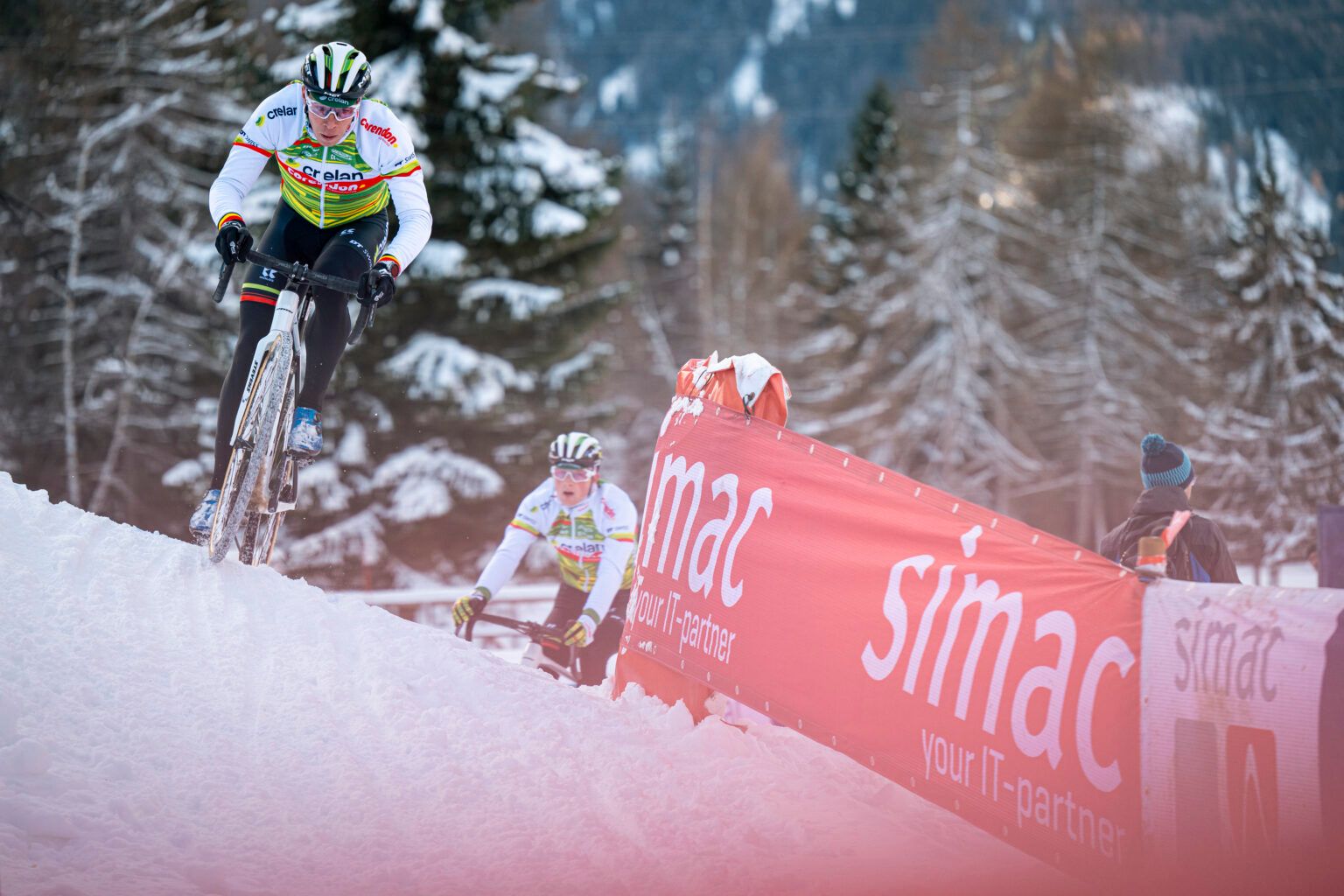 HEATING UP THE SNOW WITH THE CRELAN-CORENDON TEAM | MET Helmets