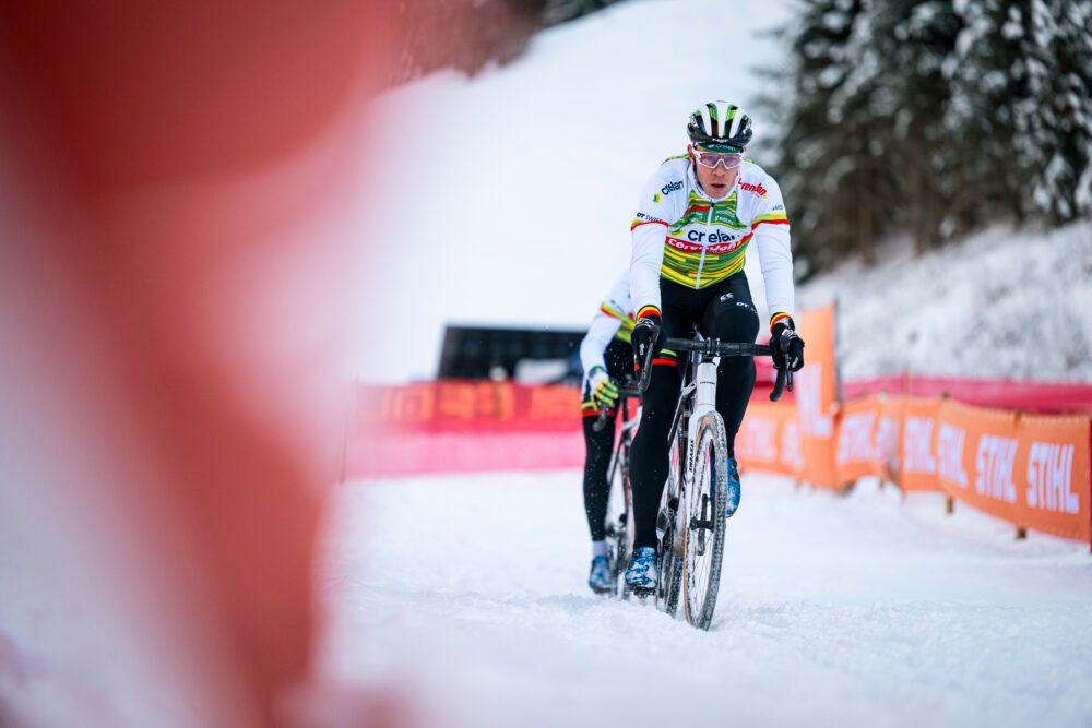 HEATING UP THE SNOW WITH THE CRELAN-CORENDON TEAM | MET Helmets