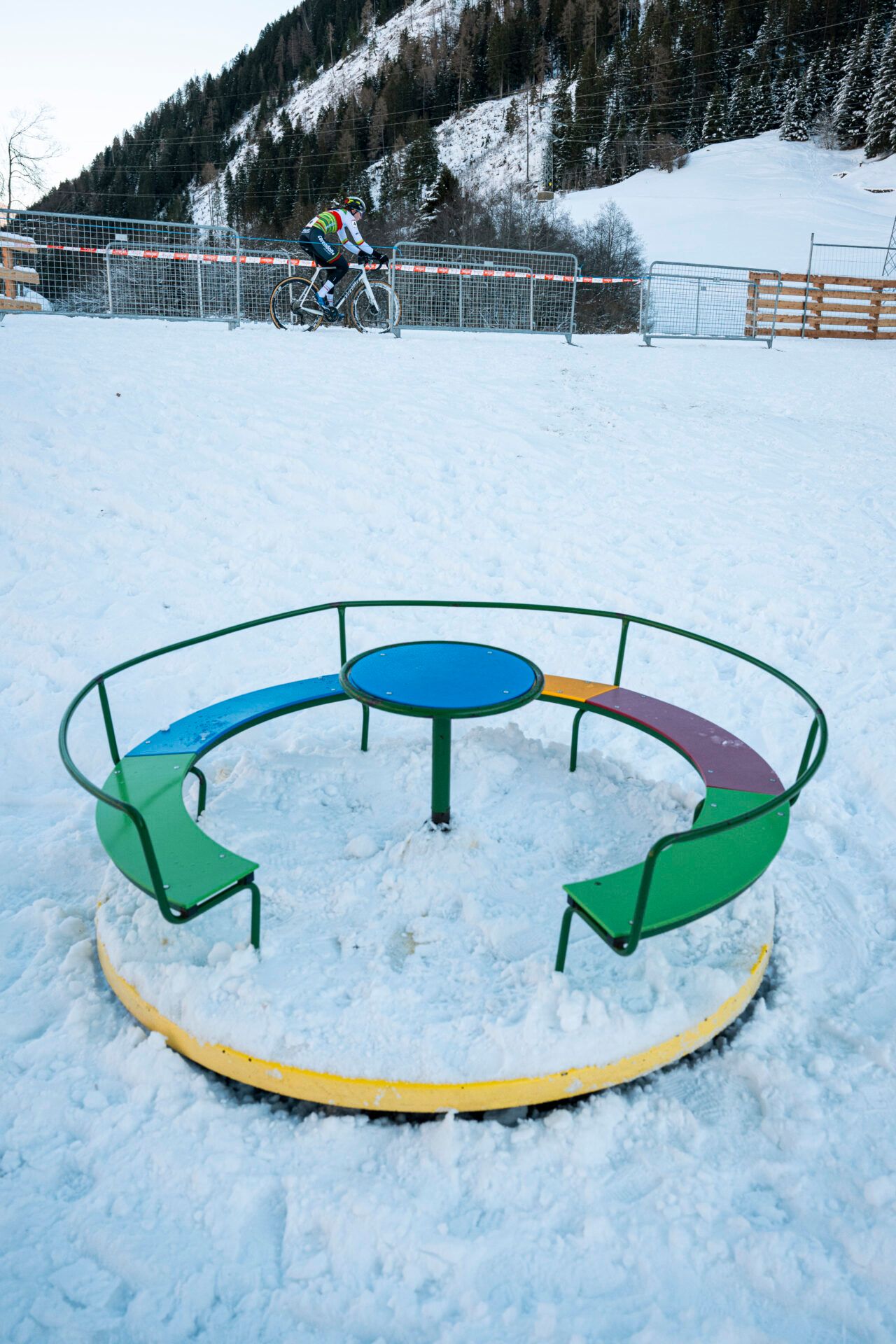 HEATING UP THE SNOW WITH THE CRELAN-CORENDON TEAM | MET Helmets