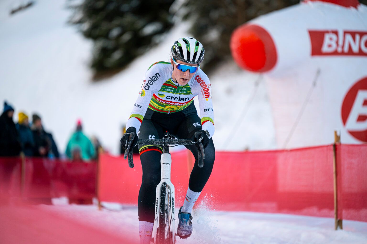 HEATING UP THE SNOW WITH THE CRELAN-CORENDON TEAM | MET Helmets