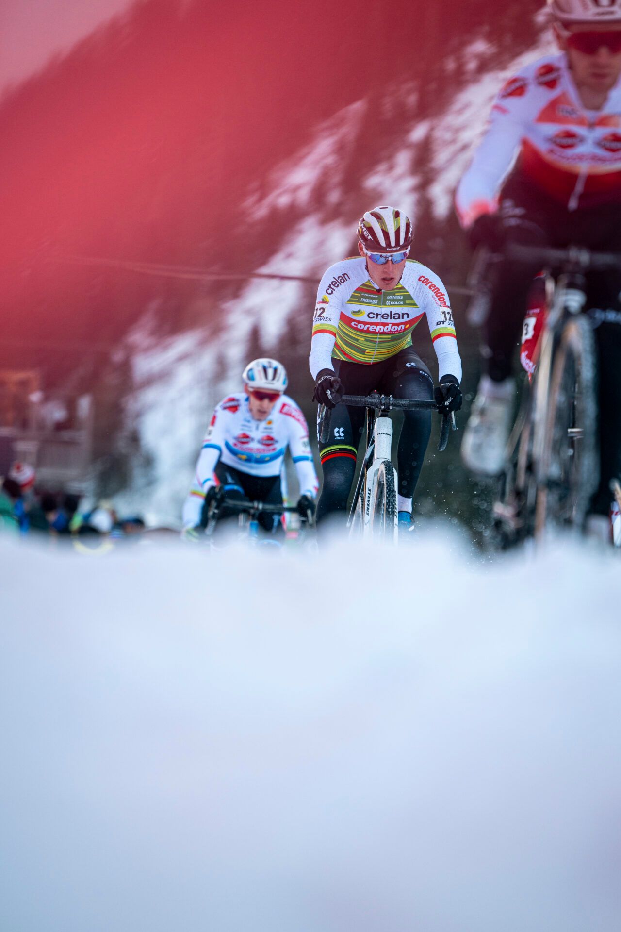 HEATING UP THE SNOW WITH THE CRELAN-CORENDON TEAM | MET Helmets