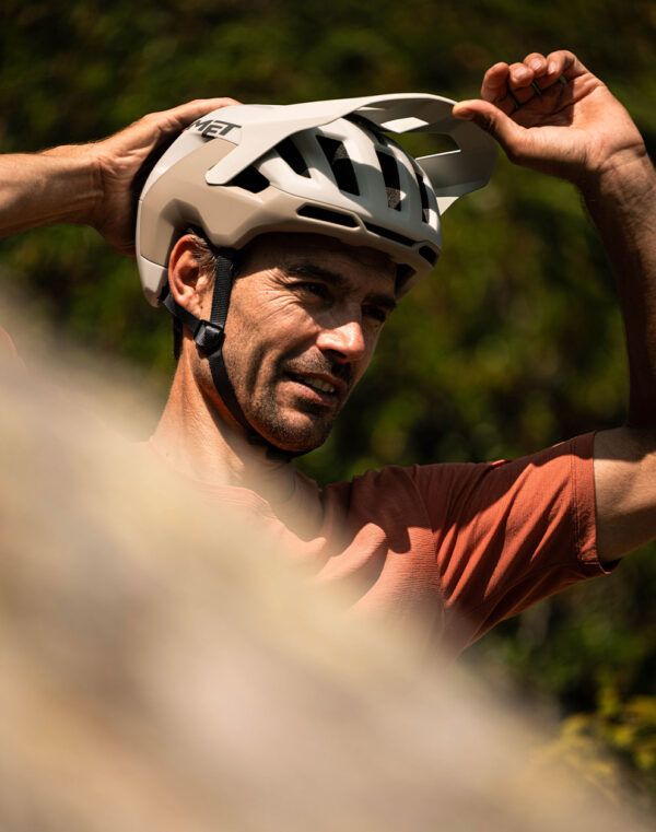 Revo MTB helmet for trail, enduro and E-MTB | MET Helmets