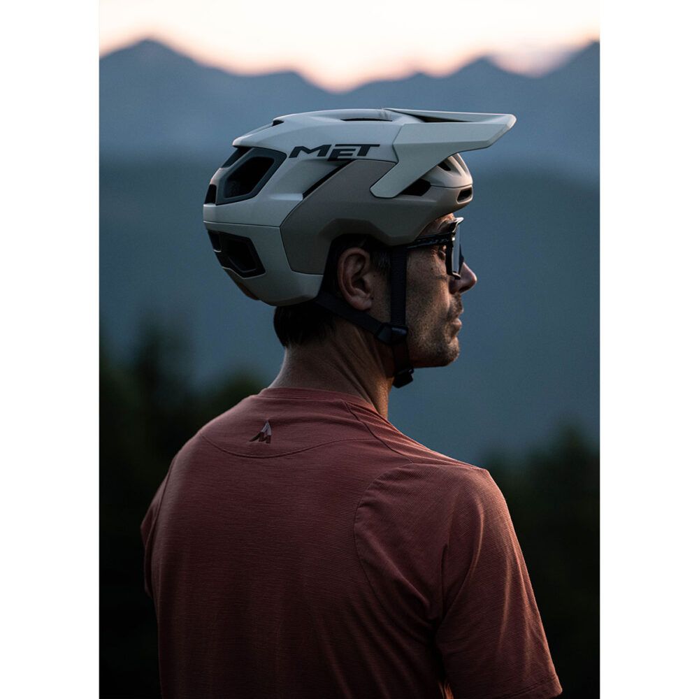 Revo MTB helmet for trail, enduro and E-MTB | MET Helmets