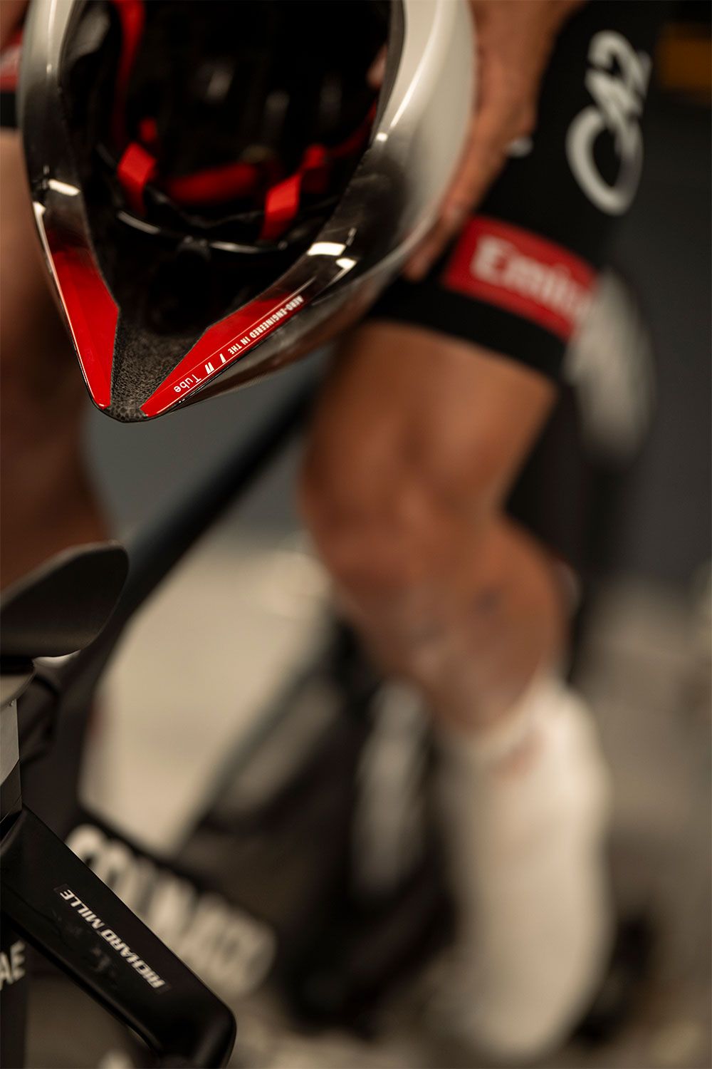 Tube Wind Tunnel | MET Helmets