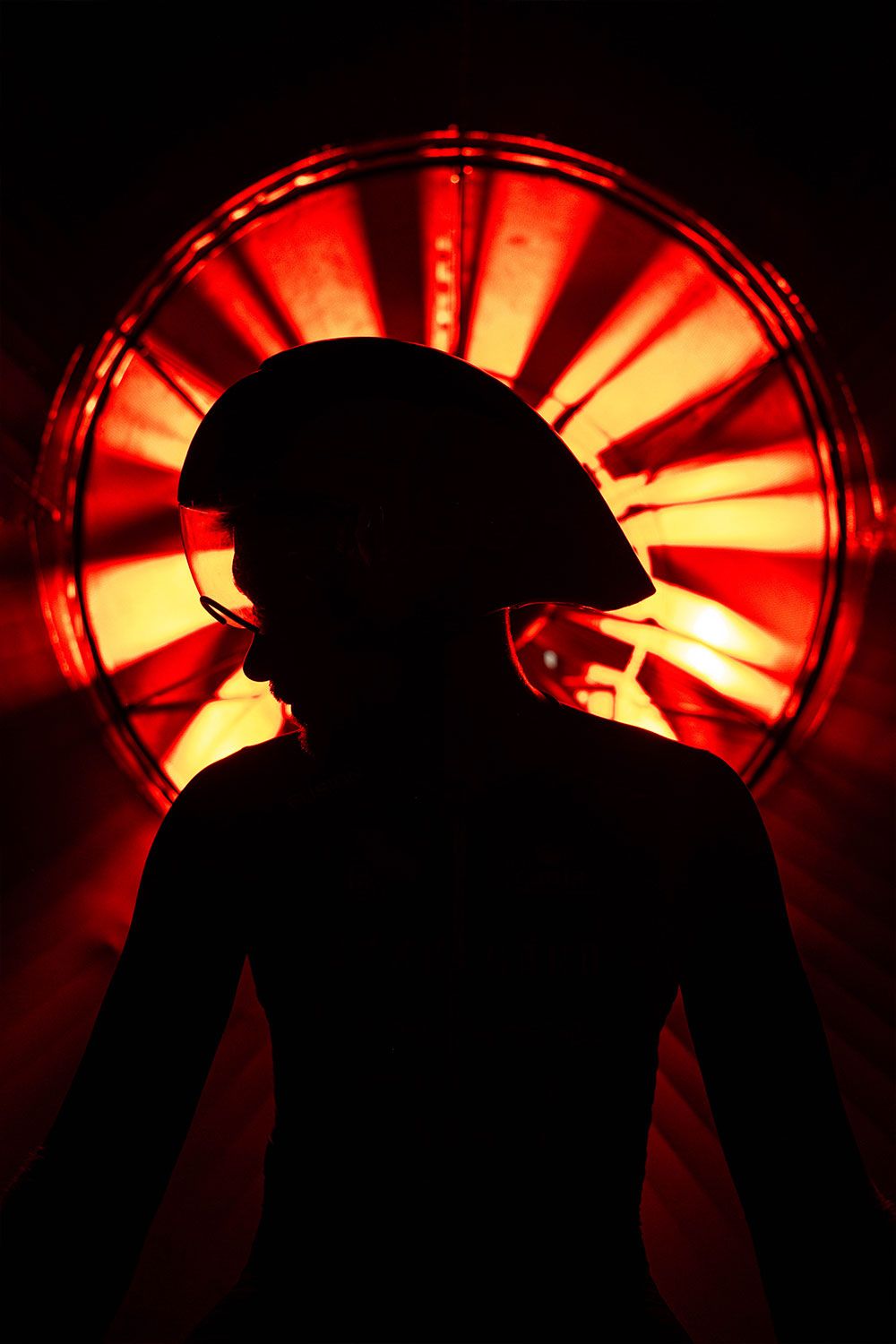 Tube Wind Tunnel | MET Helmets