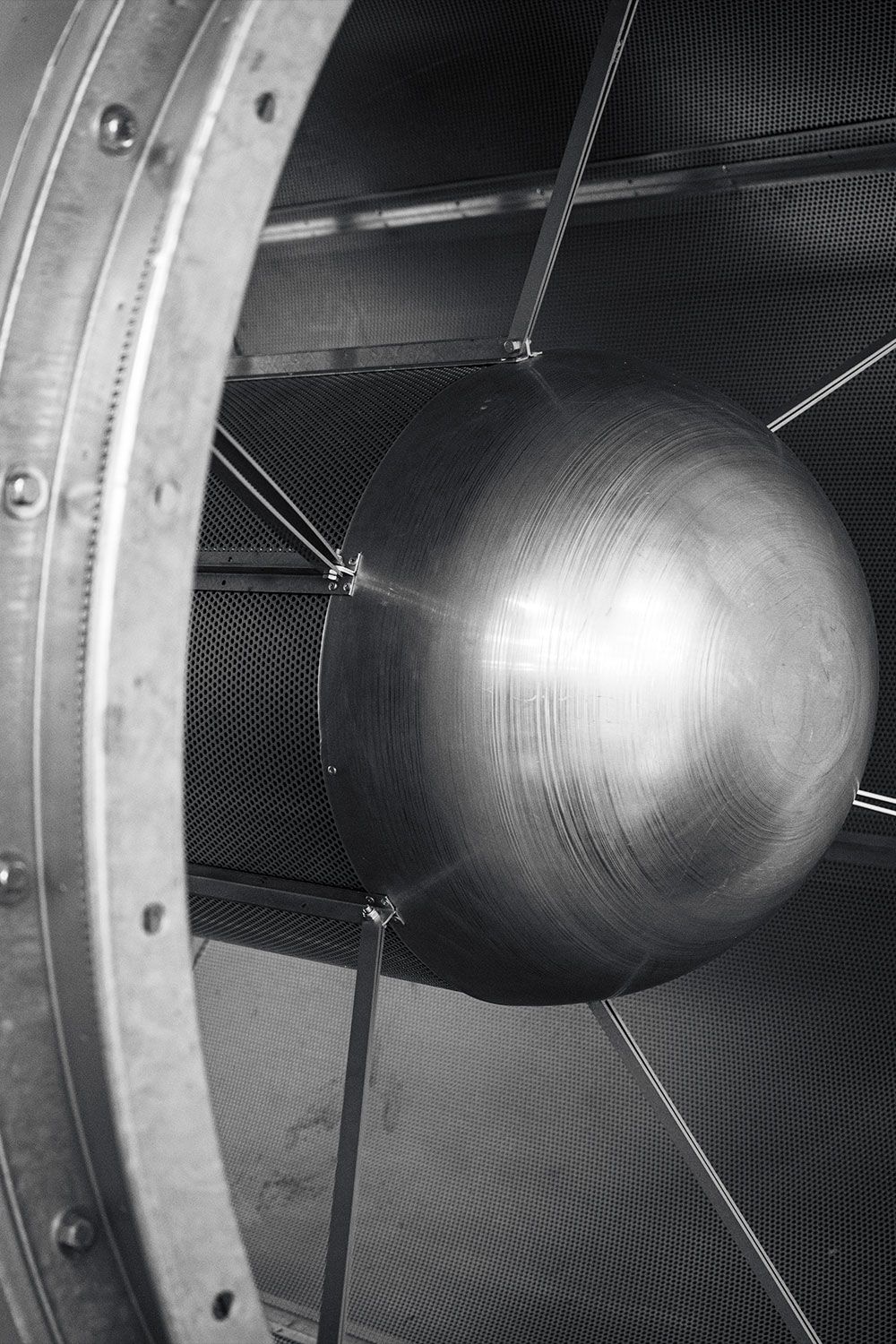 Tube Wind Tunnel | MET Helmets